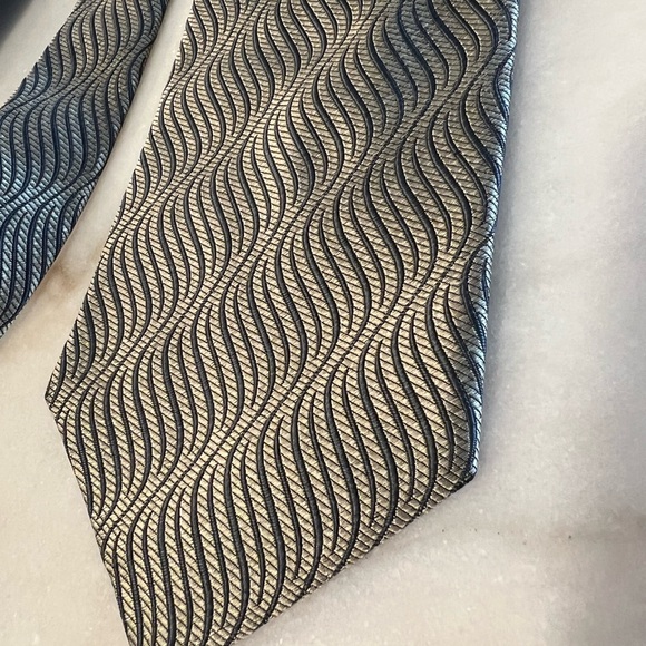 Xmi Platinum | Accessories | Elegant Subtle Green And Gold Mens Tie ...
